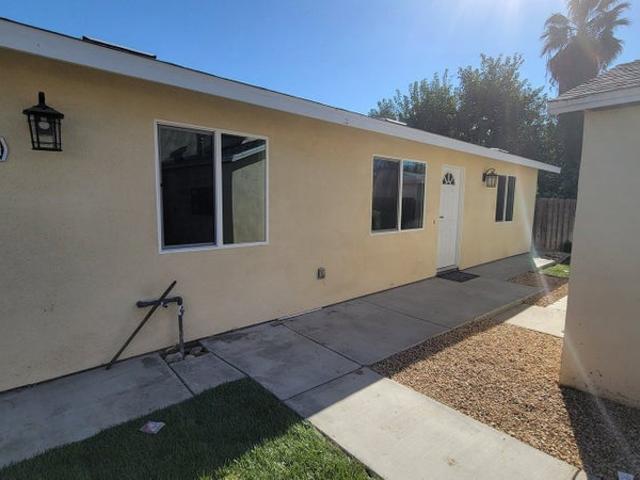 Room for rent in 3 BR home