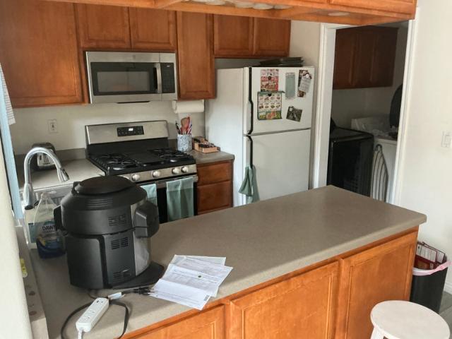 Room for Rent in 3BR 2.5BA Townhouse