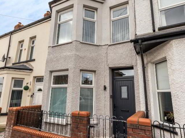 room for rent in 49 Woodcot, Belfast, BT5 5JB