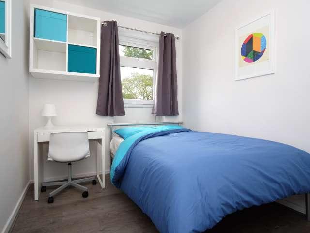 Room for rent in 4 Bedroom Apartment in Bethnal Green