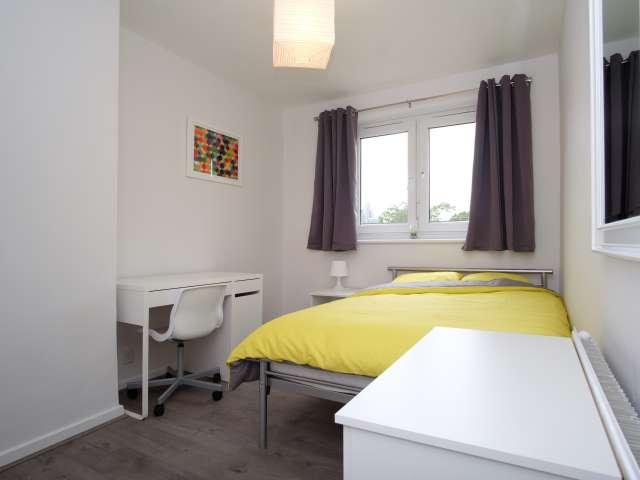 Room for rent in 4 Bedroom Apartment in Bethnal Green