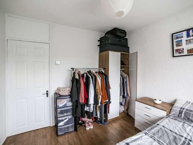 Room for rent in 4 Bedroom Apartment in Bromley by Bow
