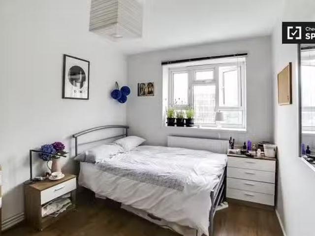 Room for rent in 4 Bedroom Apartment in Bromley by Bow