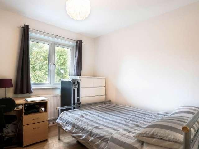 Room for rent in 4 Bedroom Apartment in Stepney Green