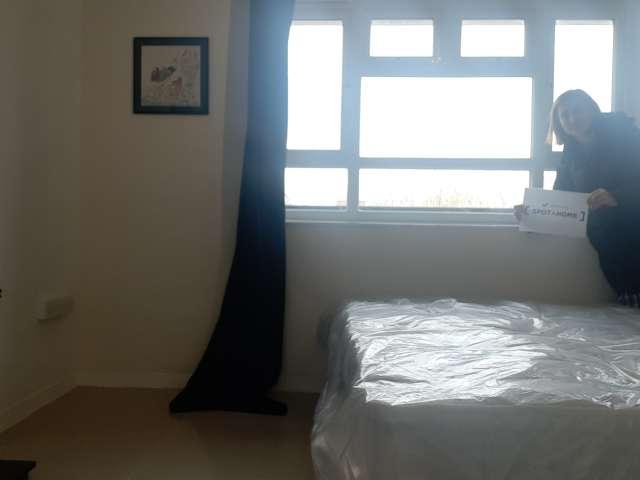 Room for rent in 4 bedroom apartment in Streatham, London
