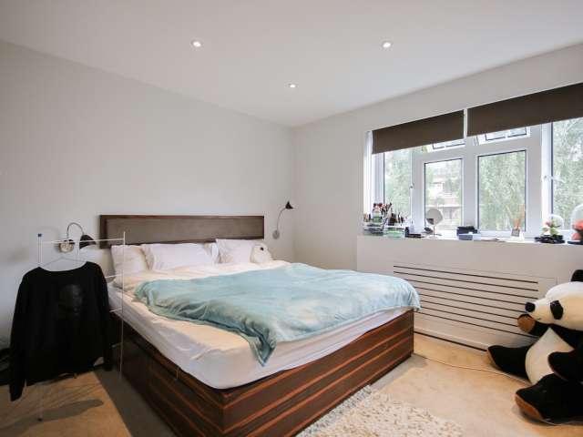 Room for rent in 4 Bedroom Apartment Sloane Square, London