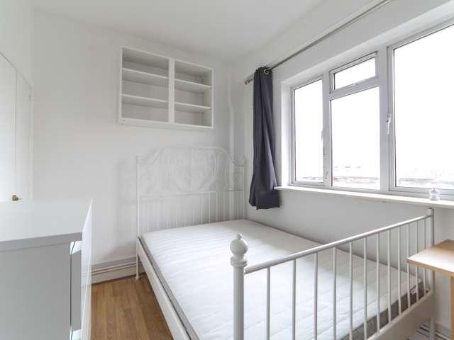 Room for rent in 4 bedroom flat in Shoreditch, London