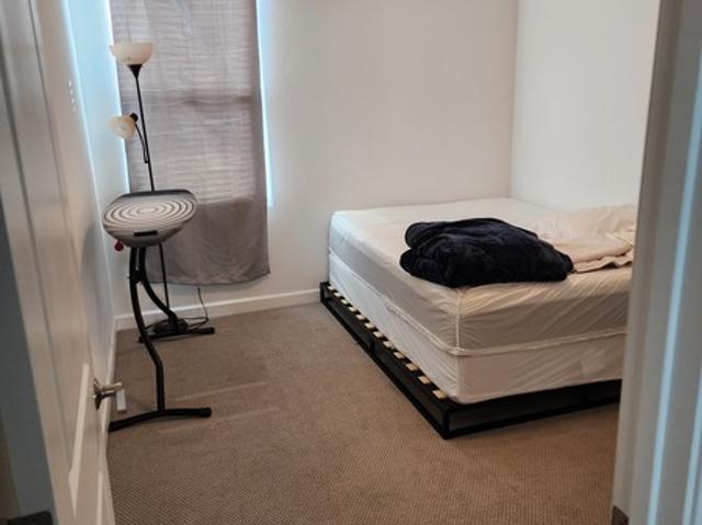 Room For Rent in 4 Bedroom Home