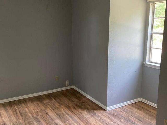 Room for rent in 4 bedroom house