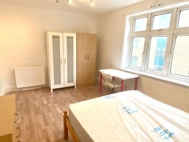 Room for rent in 4 bedroom houseshare in Shoreditch