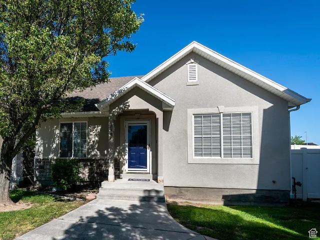 Room for Rent in 5 Bedroom Bath Home