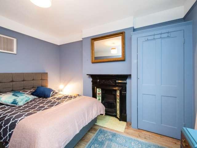Room for rent in 5 bedroom house in Brixton, London