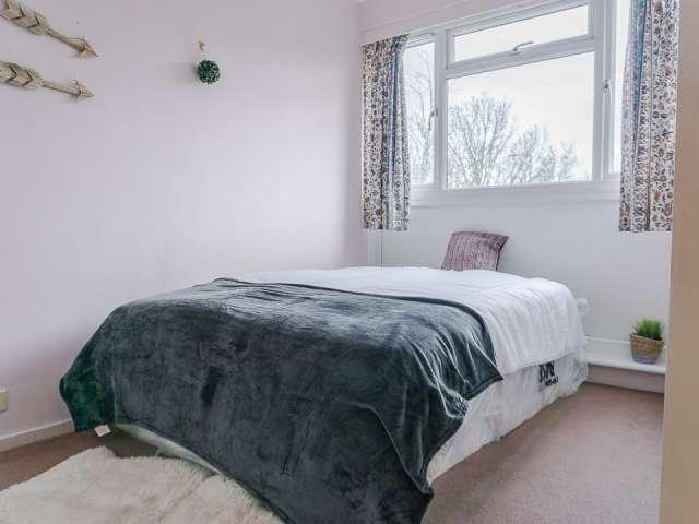 Room for rent in 5 Bedroom House in Fulham, London