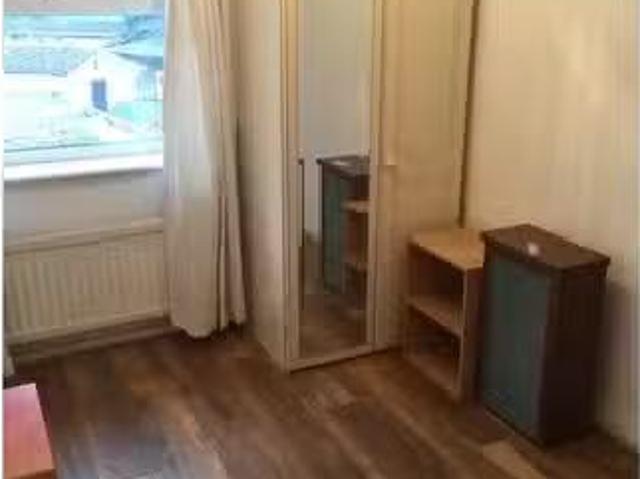 Room for rent in 6 bedroom house in Uxbridge, London
