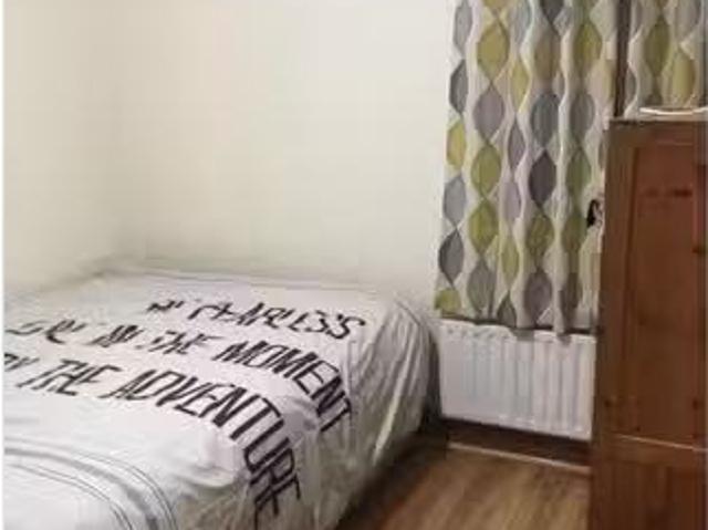Room for rent in 6 bedroom house in Uxbridge, London