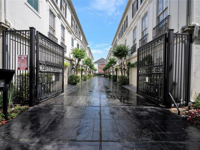 Room for rent inside a 3 story townhome