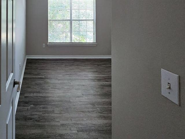 Room for Rent July 1st Gals only