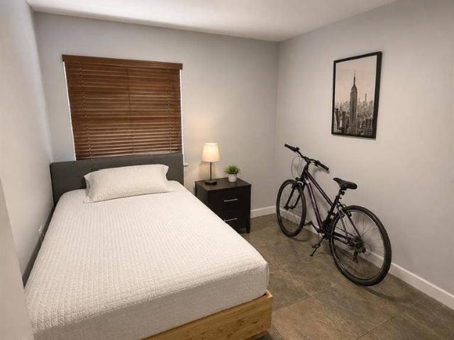 Room for rent, laundry inside