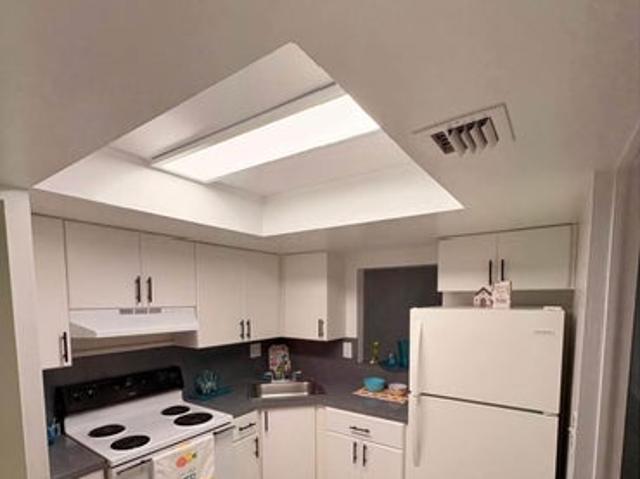Room For Rent/ Lauderdale Lakes