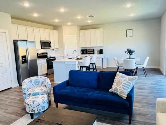 ROOM FOR RENT – PERFECT FOR UTSA STUDENTS