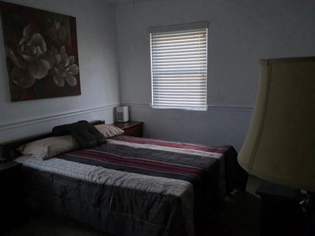 ​Room for Rent: PoolSpa AccessShared BathPlenty of