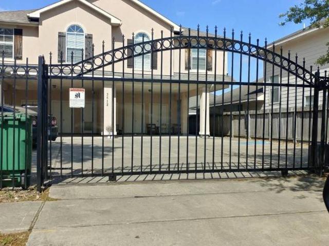 Room for Rent: Prime UH Location with All the Perk