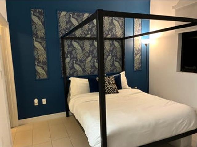 Room for Rent Private Bed & Bath in Townhome