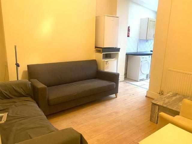 Room For Rent Queen Street, Pontypridd