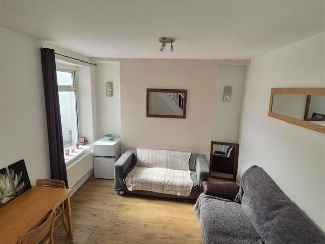 Room For Rent Queen Street, Pontypridd