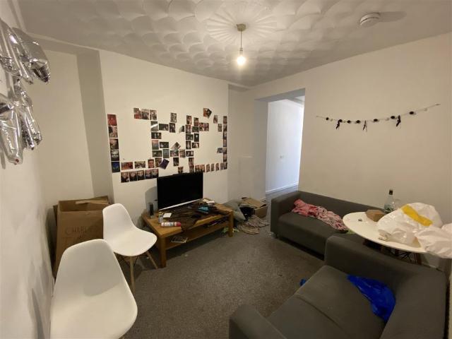 Room For Rent Queen Street, Pontypridd