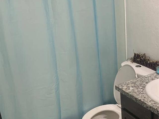 Room for rent read bio