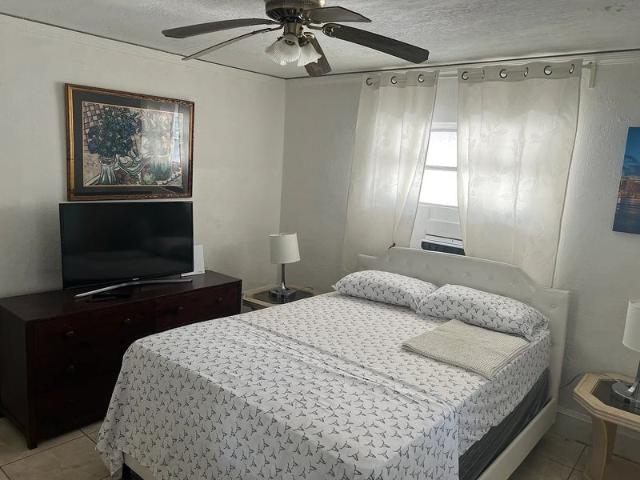ROOM FOR RENT SHARE APARTMENT IN EDGEWATER 33137