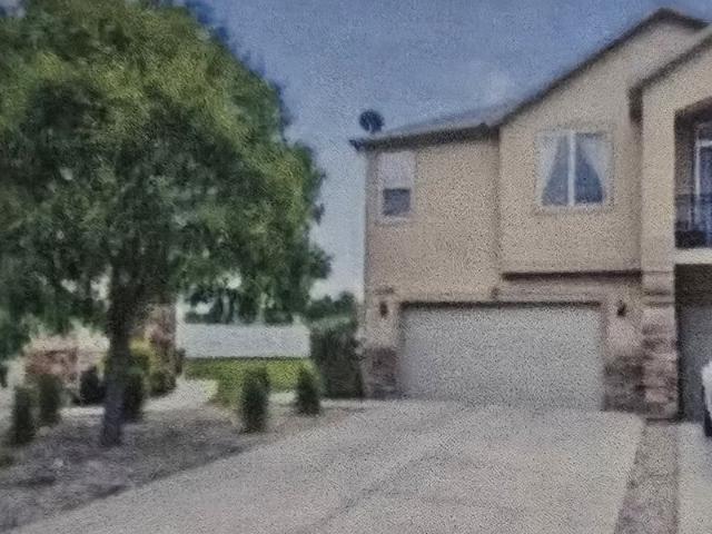 Room for rent to male tenant in quiet townhouse
