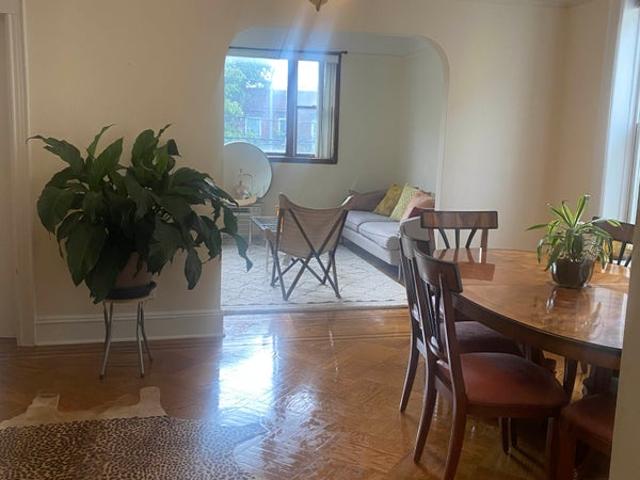 room for rent to share a spacious 2 bedroom apt