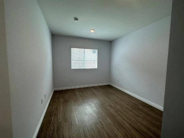 Room for Rent w/ Shared Bath 91343