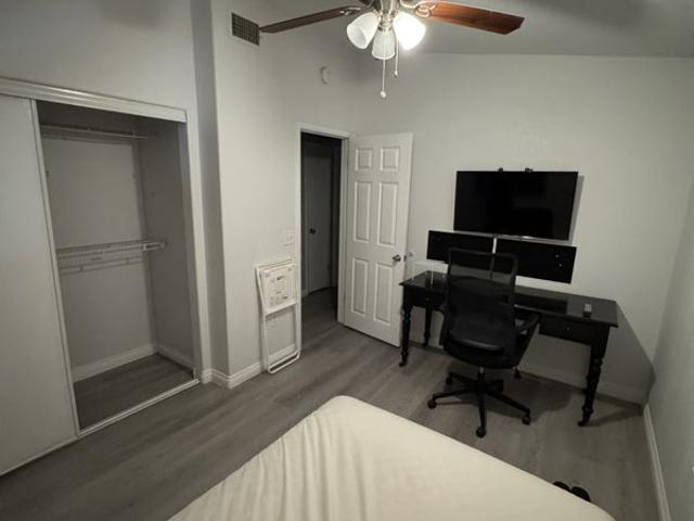 Room for rent with shared bathroom 89108 NW area