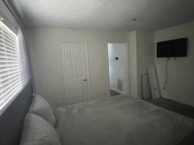 ROOM FOR RENT with PRIVATE BATHROOM