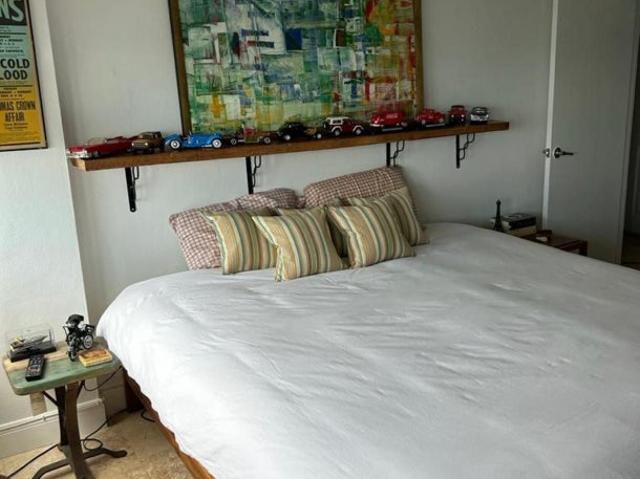 Room for rent with Private bathroom,street parking