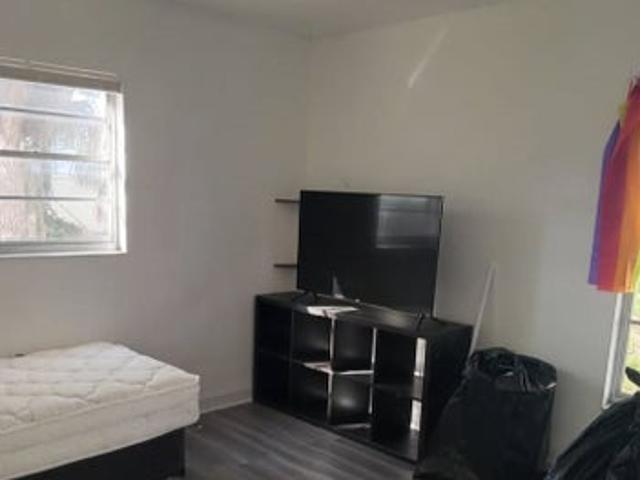 Room for rent, $1000 solo, $650 for couple