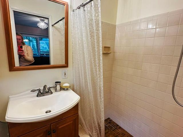 ROOM FOR RENT $1200 utilities included