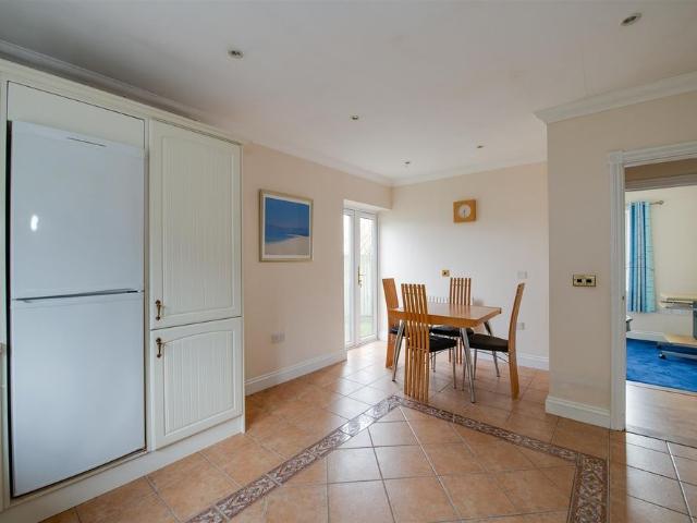 Room For Rent 12 Maple Wood, Havant