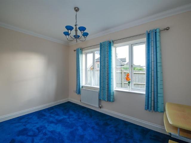 Room For Rent 12 Maple Wood, Havant