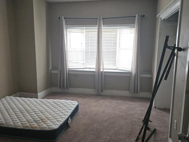 Room for rent 2 available