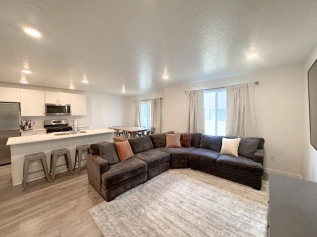 Room for rent $575 +Utilities