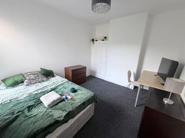 Room For Rent 52 Somers Road, Southsea