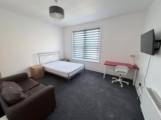 Room For Rent 52 Somers Road, Southsea