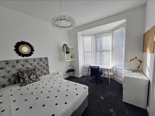 Room For Rent 52 Somers Road, Southsea