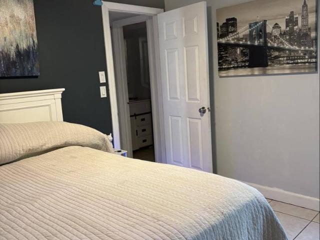 ROOM FOR RENT!