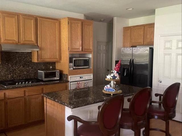 Room for rent 800 near Victoria G