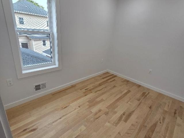 ROOM FOR RENT!